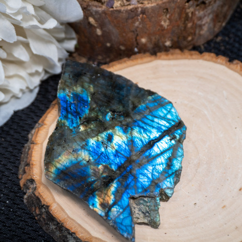 Labradorite Meanings and Crystal Properties - The Crystal Council