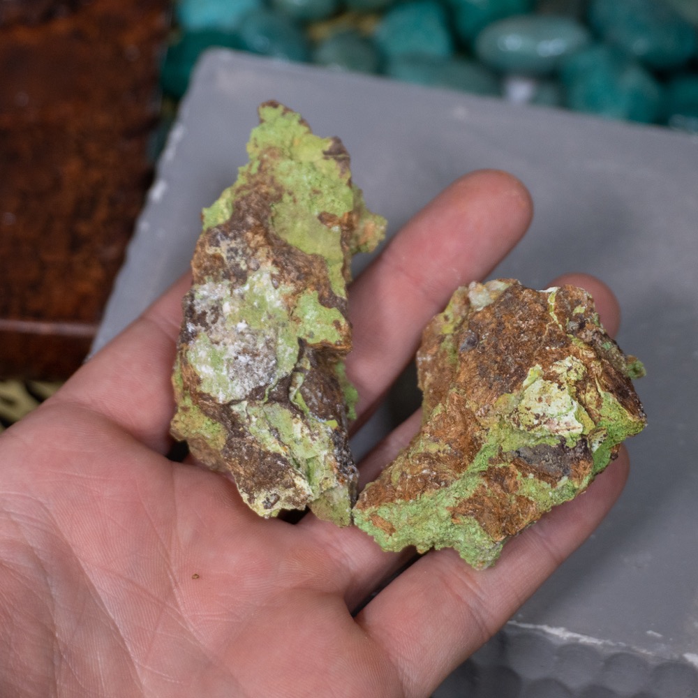 Medium Raw Gaspeite - The Crystal Council